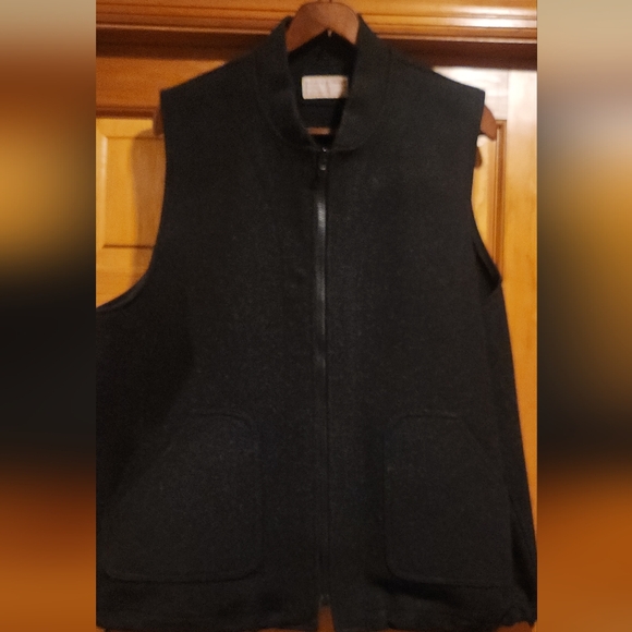 Filson | Jackets & Coats | Filson Black Fleece Vest Classic Zipup ...